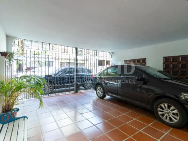 Sobrado á Venda no Alto da Boa Vista com 173m², 3 quartos sendo 3 suítes, 2 vagas