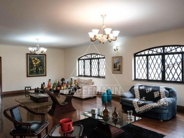 Sobrado à venda no Alto da Lapa com 590 m², 4 suítes e 5 vagas