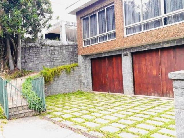 Sobrado à venda no Alto de Pinheiros com 3 dormitórios sendo 1 suíte, 4 vagas