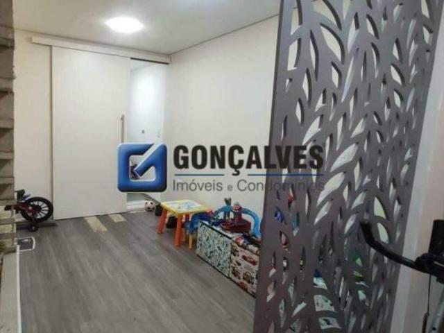 Sobrado à venda no Alves Dias, São Bernardo do Campo – 2 Dormitórios, 2 Vagas, Frente