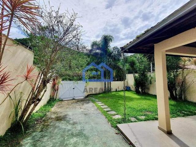 Sobrado à venda no bairro Martim de Sá com 5 dormitórios, sendo 4 suítes, 4 banheiros, sala, cozinha
