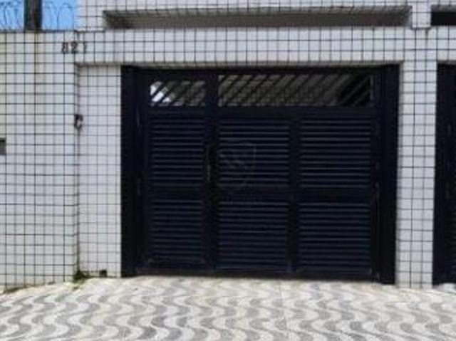 Sobrado à venda no bairro Ocian Praia Grande/SP, 2
