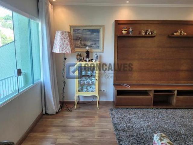 Sobrado à venda no Bairro Olímpico em São Caetano do Sul/SP, com 270m² e 3 Suítes