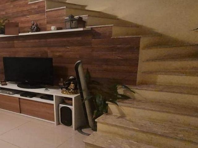 Sobrado à venda no bairro Ayrosa na Rua Jandaia