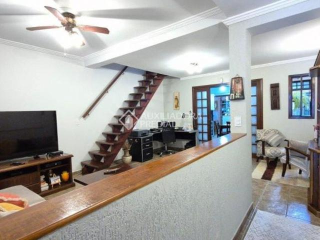 Sobrado à Venda no Bairro Assunção 3 Dormitórios, 194m², Espaço e Conforto por R$ 698.000