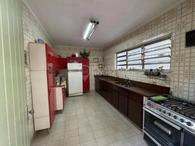 Sobrado à venda no bairro Bosque da Saúde de 218m², 3 suítes e 3 vagas