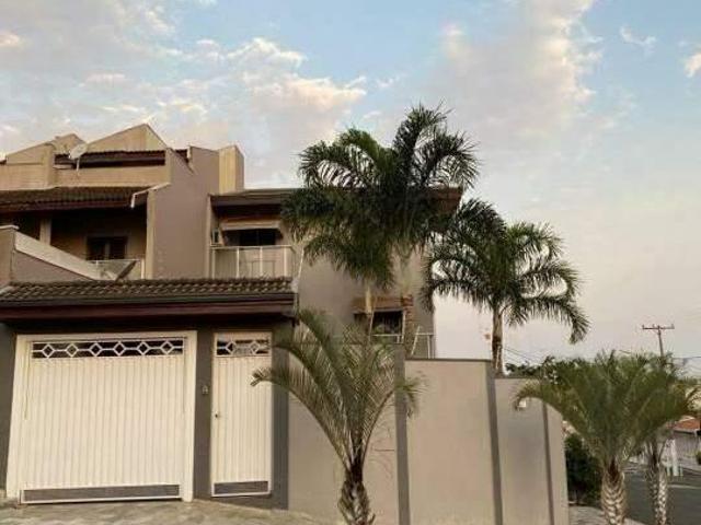 Sobrado à Venda no Bairro Cidade Jardim, Americana com 3 Quartos 1 Suíte e Garagem