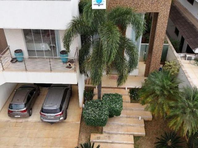 Sobrado à venda no bairro Condomínio do Lago Goiânia/GO