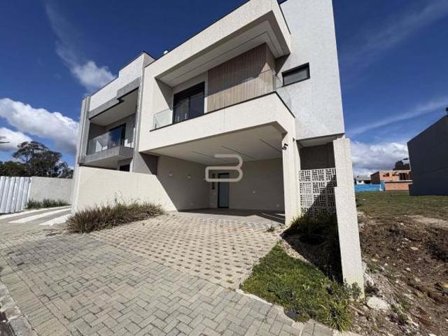 Sobrado à venda no bairro Costeira São José dos Pinhais/PR