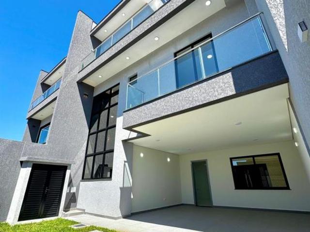 Sobrado à venda no bairro Cruzeiro São José dos Pinhais/PR