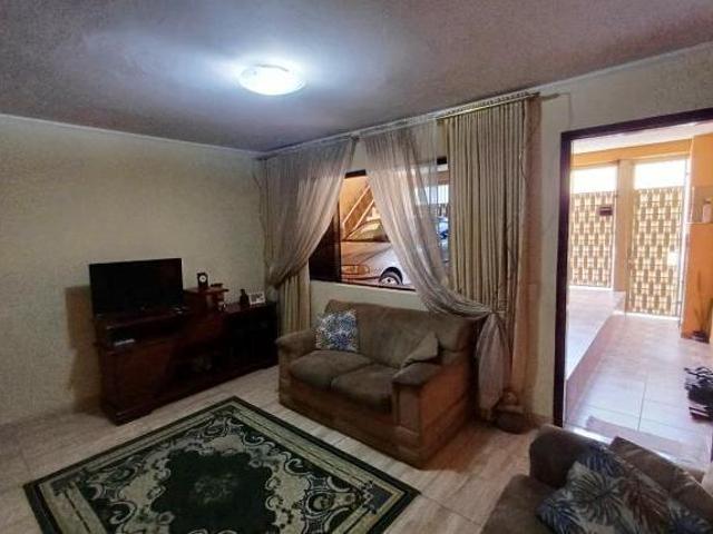 Sobrado à venda no Bairro do Jardim Mangalot na Rua George Samuel