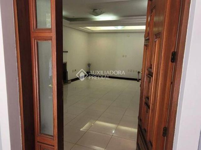 Sobrado à venda no bairro Ipanema amplo, ensolarado e a uma quadra e meia da Orla de Ipanema!