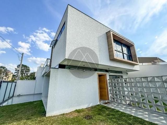 Sobrado a venda no bairro Jardim Cruzeiro em São José dos Pinhais