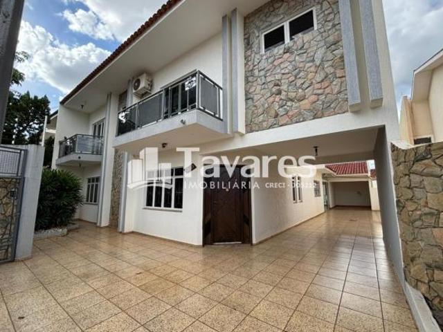 Sobrado à venda no bairro Jardim dos Príncipes Umuarama/PR