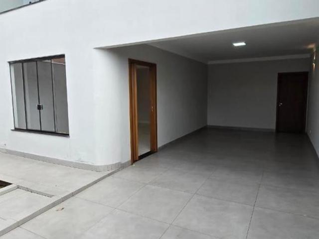 Sobrado à venda no bairro Jardim Imperial, em Maringá/PR.Com 187,50 m² de área privativa e 225,00 m²