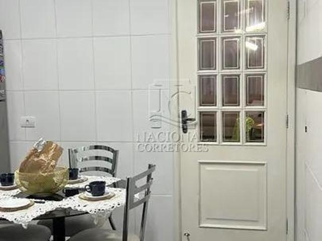 Sobrado a venda no bairro Jardim Las Vegas em Santo André. Sendo 157 m² de área
