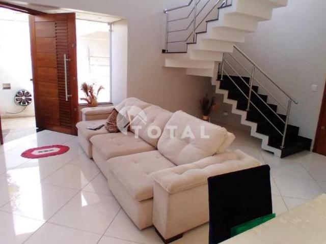 Sobrado à venda no bairro Jardim Pedroso em Mauá/SP!