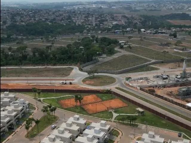 Sobrado à venda no bairro Jardins Marselha Aparecida de Goiânia/GO
