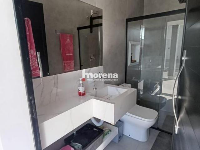 Sobrado à venda no bairro Residencial Royal Garden Umuarama/PR