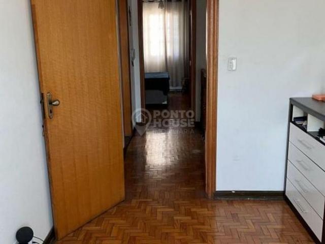Sobrado à venda no bairro Vila Gumercindo 3 dormitórios, 3 banheiros e 2 vagas