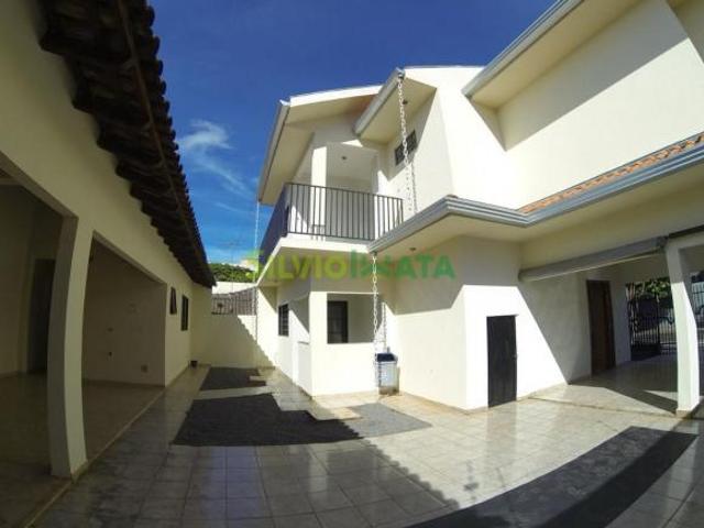 Sobrado a venda no bairro Vila Marumby Maringá/PR