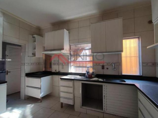 Sobrado à venda no bairro Vila Urupês, localizado em Suzano/SP
