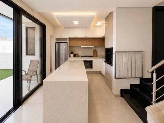 Sobrado a venda no Beverly com 3 dormitórios Sendo um suíte + Escritório/Quarto Foz do Iguaçu