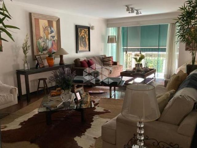 Sobrado à venda no Brooklin 249m² com 2 suítes e 4 vagas