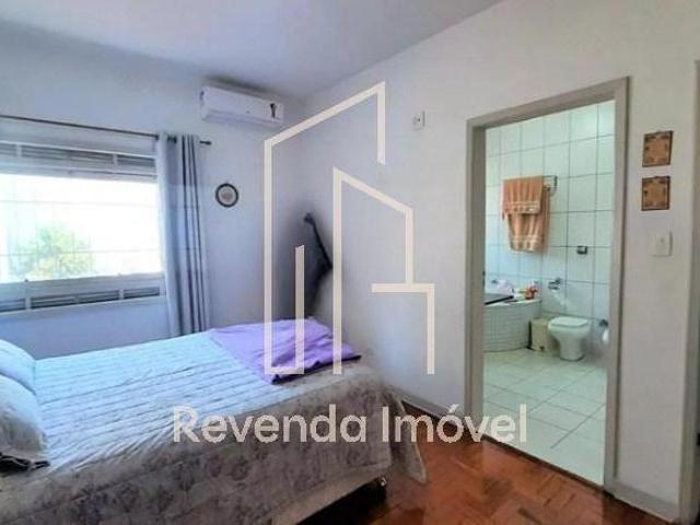 Sobrado á venda no Brooklin, com 3 dormitórios, sendo 1 suíte e 2 vagas