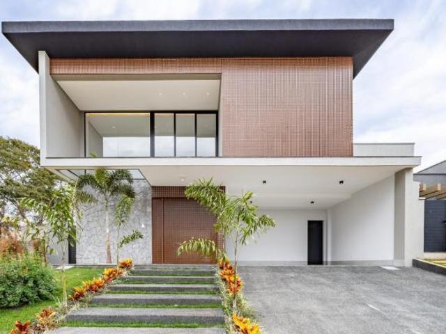 Sobrado à venda no Goiânia Golf Clube Garden, com 4 suítes