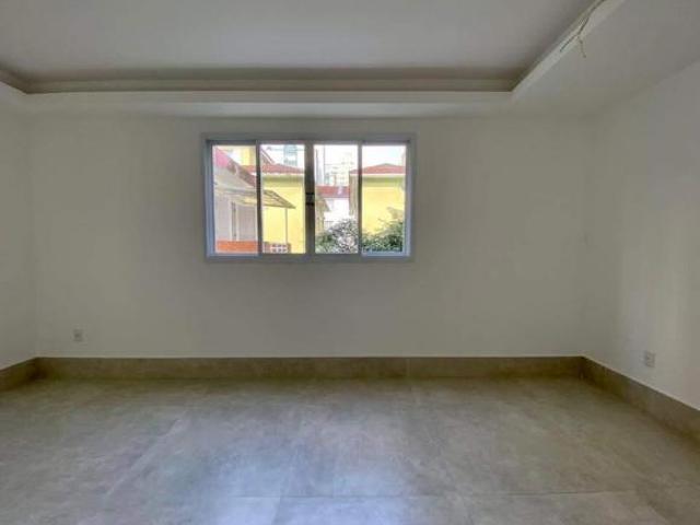 Sobrado à venda no Gonzaga em Santos