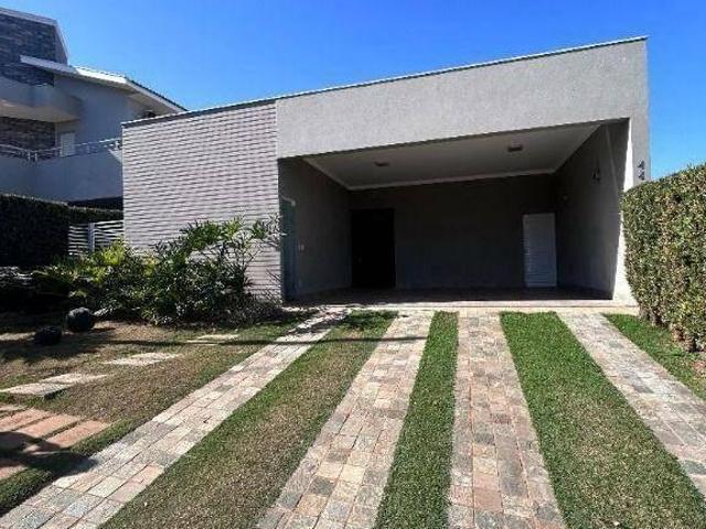 Sobrado à venda no Figueira I com 4 dormitórios e varanda gourmet/ Próximo a Madalê !