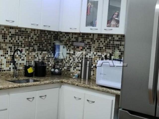 Sobrado à venda no Horto Florestal, com 2 dormitórios, sendo 1 suíte, cozinha e 1 vaga de garagem