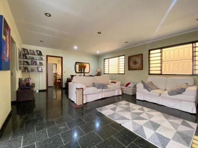 Sobrado a Venda no Icaray 4 Dormitorios e 3 Suites
