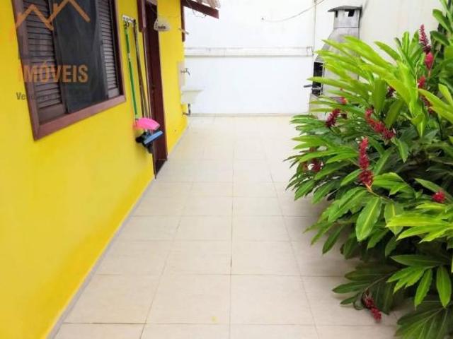 Sobrado a venda no Itaguá. Com 03 dormitórios, 03 vagas de garagem