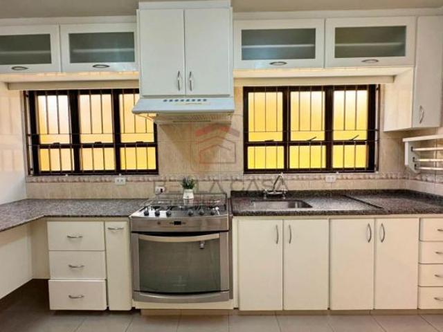 Sobrado à venda no Jardim Avelino 210m2 3 dormitórios 1 suíte 5 vagas