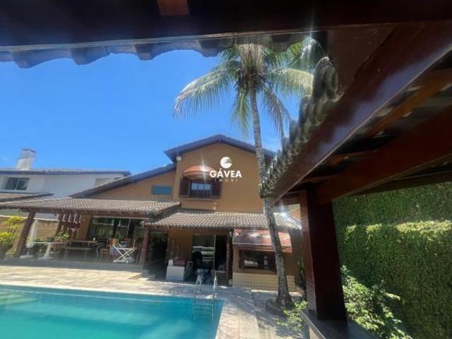 Sobrado à venda no Jardim Acapulco em Guarujá