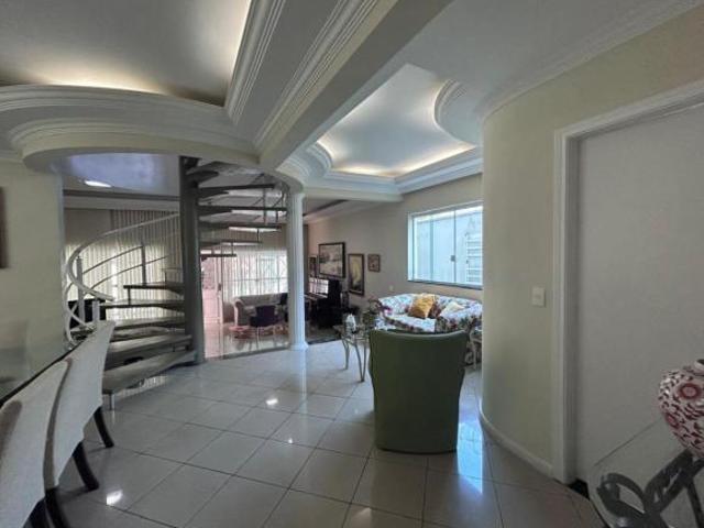Sobrado à venda no Jardim Adalgisa, lindo, 4 suítes, 2 vagas, com 207m²