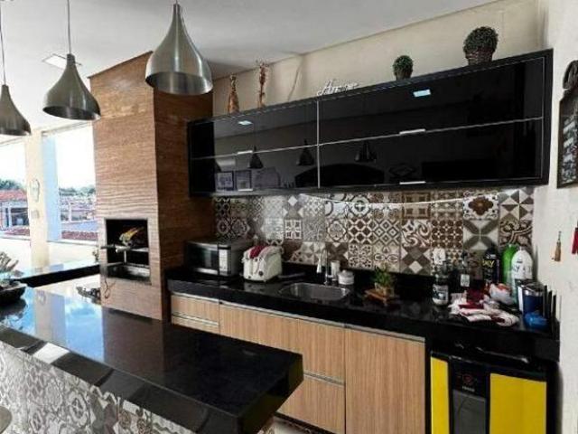 Sobrado à venda no Jardim Batagin em Americana com 3 quartos 1 suíte e 4 vagas de garagem