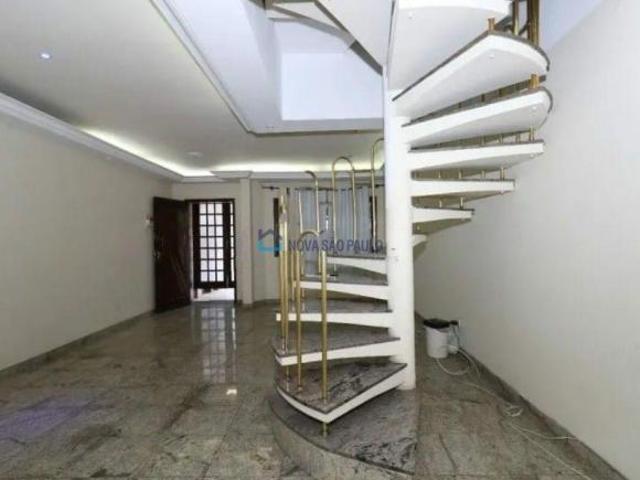 Sobrado à Venda no Jardim da Glória com 5 Quartos