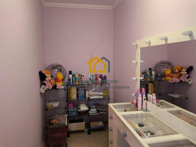 Sobrado à venda no Jardim das Flores — 238 m², 4 Dormitórios, Churrasqueira e Quintal