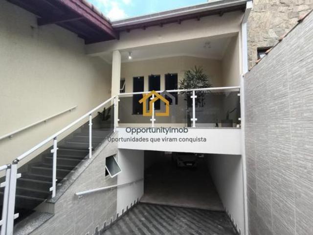 Sobrado à Venda no Jardim das Flores em Osasco 2 Dorms 2 Suítes 3 Vagas 180m² com Edícula