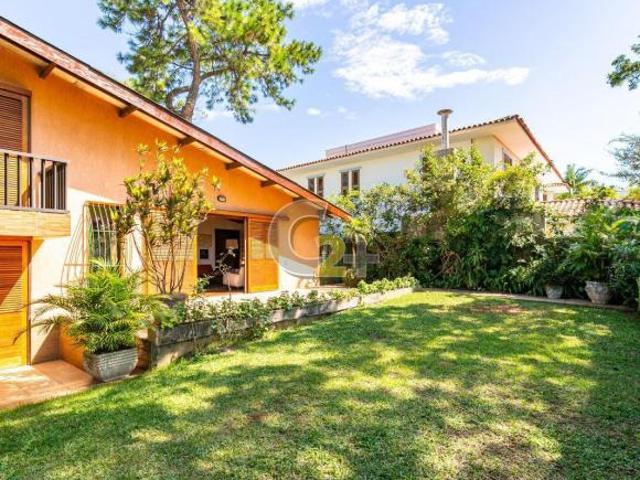 Sobrado à venda no Jardim Guedala, 3 quartos, 1 suíte, 4 vagas