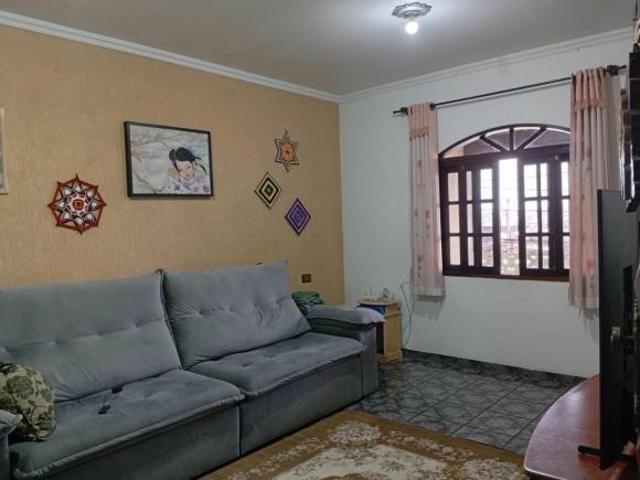 Sobrado a venda no Jardim Itapeva em Mauá, área total de 125m e área útil de 225 m