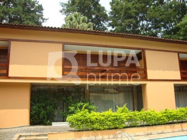 Sobrado à venda no Jardim Ibiratiba!