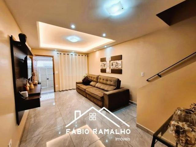 Sobrado à venda no Jardim Luso, com 3 dormitórios, espaço gourmet, e uma vaga