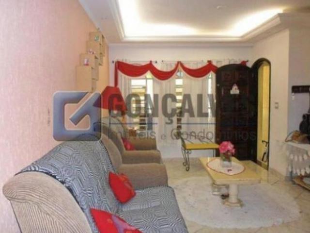 Sobrado à venda no Jardim Las Vegas, Santo André — 3 quartos, 2 vagas, quintal