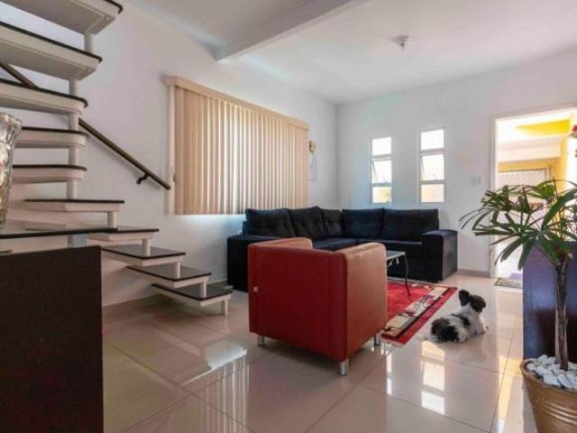 Sobrado á venda no Jardim Roberto com 150m² 3 dormitórios 1 suíte 2 banheiros 3 vagas