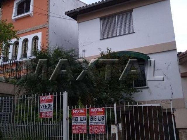 Sobrado à venda no Jardim São Paulo, com 3 dormitórios, 1 suíte, cozinha e 5 vagas próximo ao Metrô