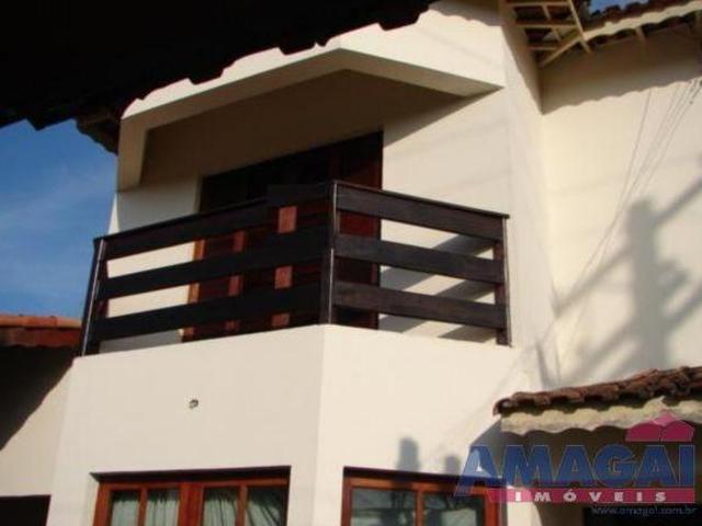 Sobrado à venda no Jardim Santa Maria, Jacareí